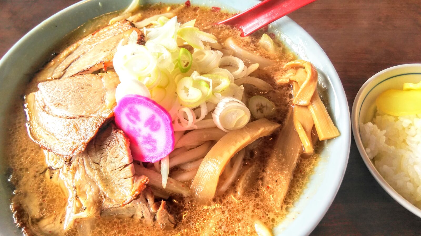 ラーメンさんぱちでランチです。【札幌グルメ観光貸切タクシー】 - 北海道の貸切チャーター・送迎・専用車を手配 - 北海道TAXIトラベル株式会社